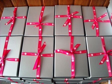 Learn How To Gift Wrap, Gift Wrapping Courses, Gift Wrapping Expert, On ...