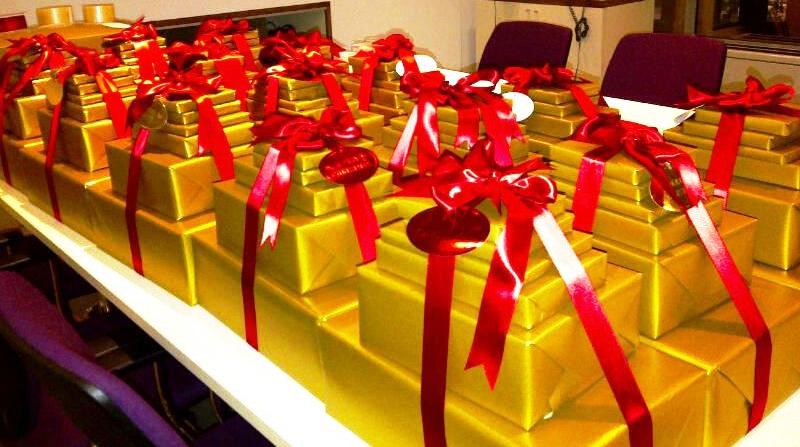 Learn How To Gift Wrap, Gift Wrapping Courses, Gift Wrapping Expert, On ...